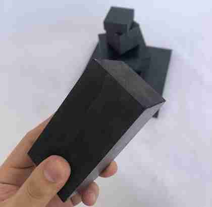 Black square rubber cribbing block