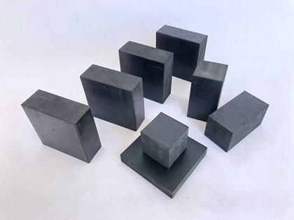 Black square rubber cribbing block